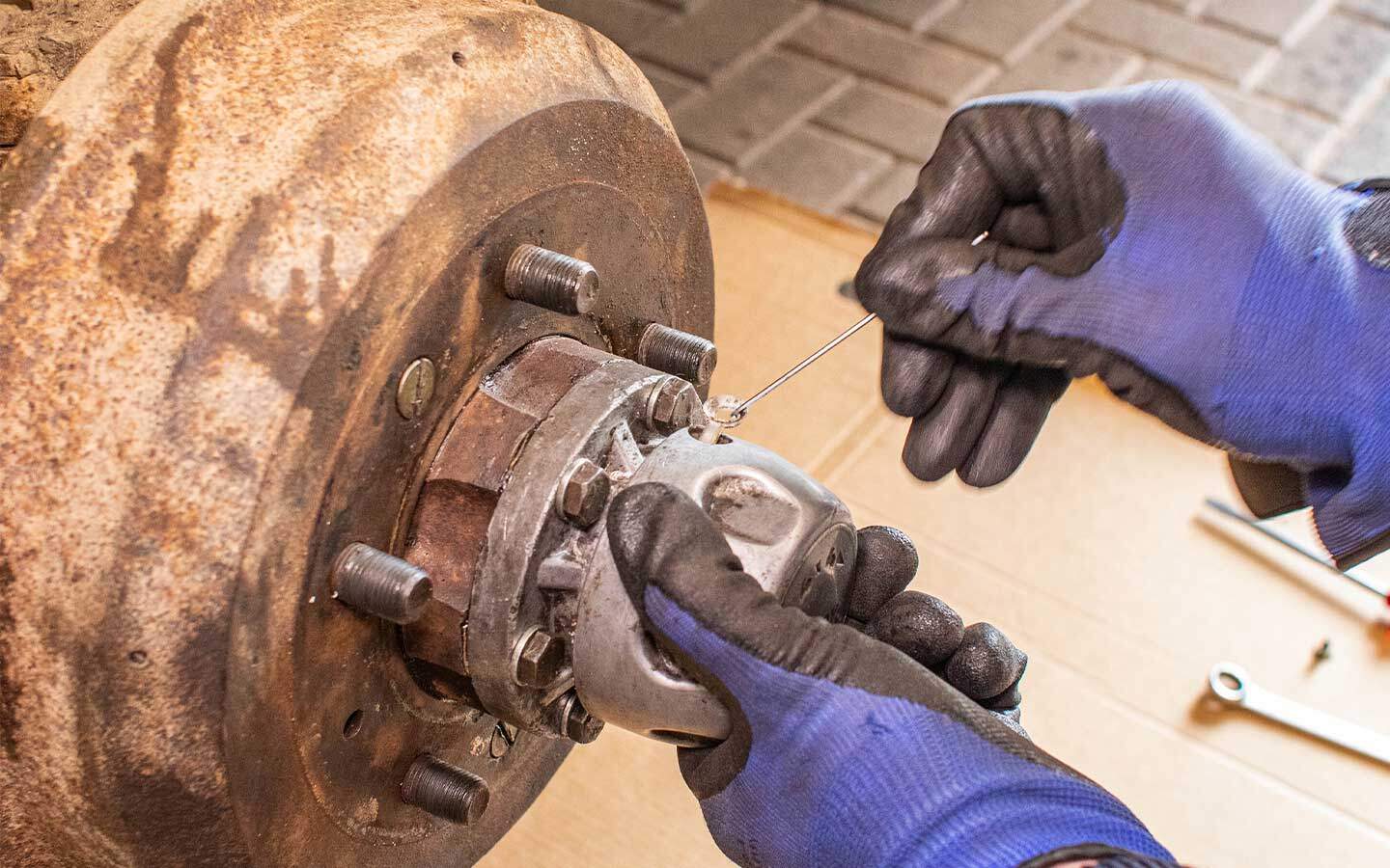 Land Rover Series 2/3: Fairey free wheeling hubs service - overland-europe